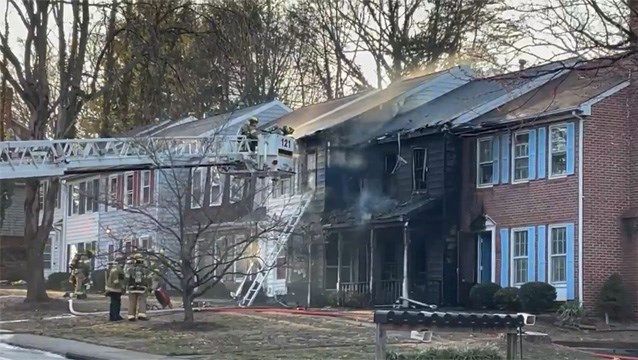 Crews respond to townhome fire on Commonwealth Drive